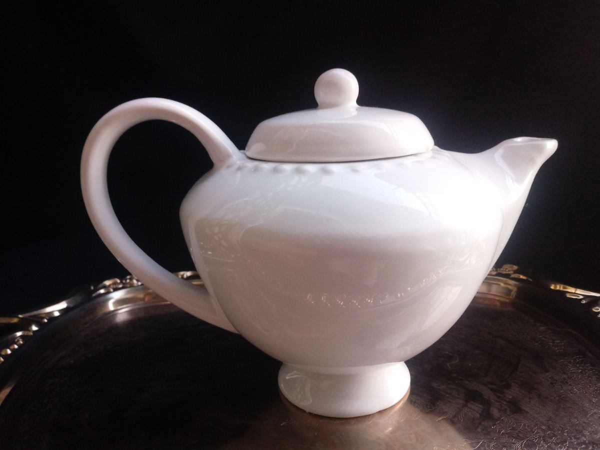 Bule Antigo em Porcelana Branca / Louça Antiga | Móvel de Cozinha ...