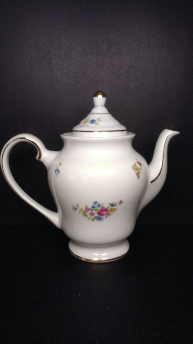 Bule Antigo em Porcelana | Item de Decoração Antigo Usado 17841260 | enjoei