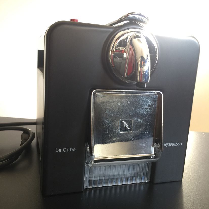 Cafeteira Le Cube Nespresso Inteira com Todas As Peças em Perfeito ...