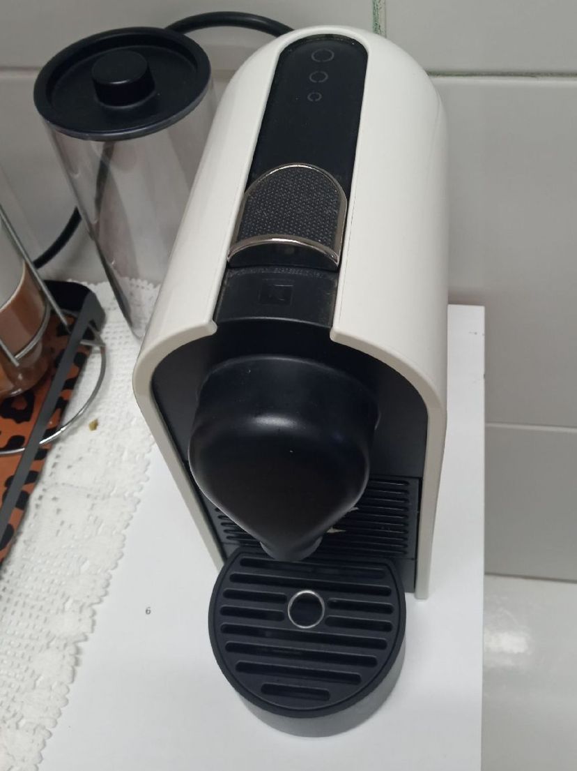 Cafeteira Nespresso 110v | Móvel de Cozinha Nespresso Usado 53904367 | enjoei