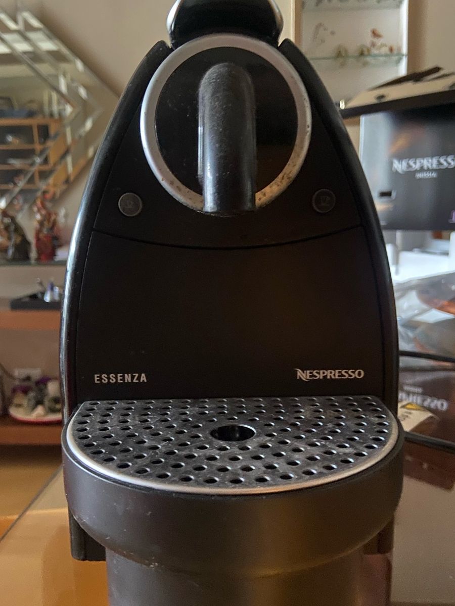 Cafeteira Nespresso Essenza | Móvel de Cozinha Nespresso Usado 80749340 | enjoei