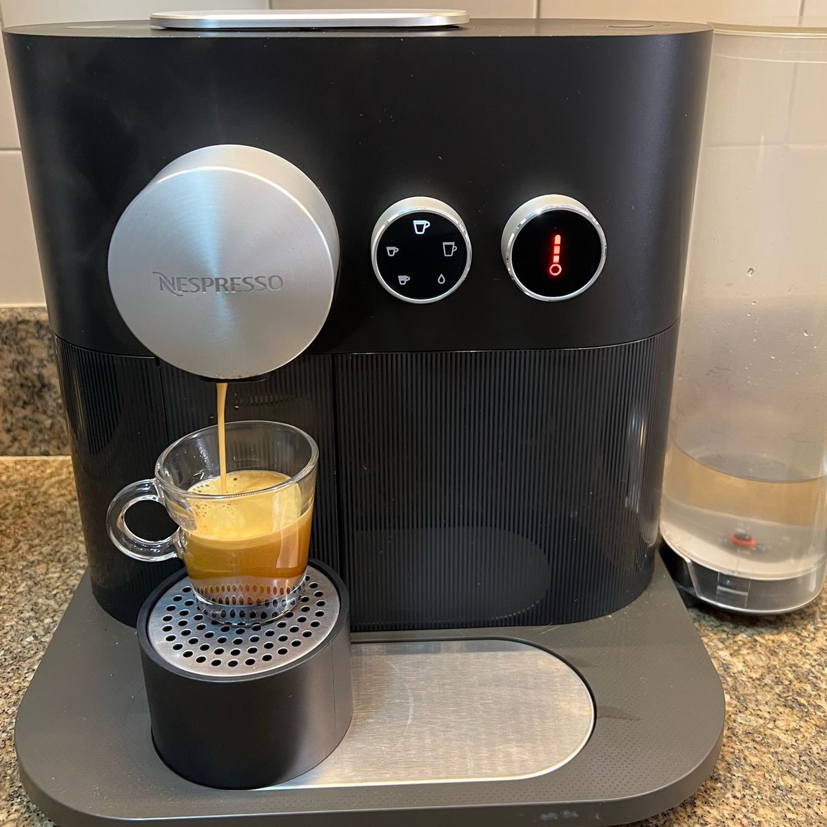 Cafeteira Nespresso Expert Luxo | Móvel de Cozinha Nespresso Usado 78195814 | enjoei