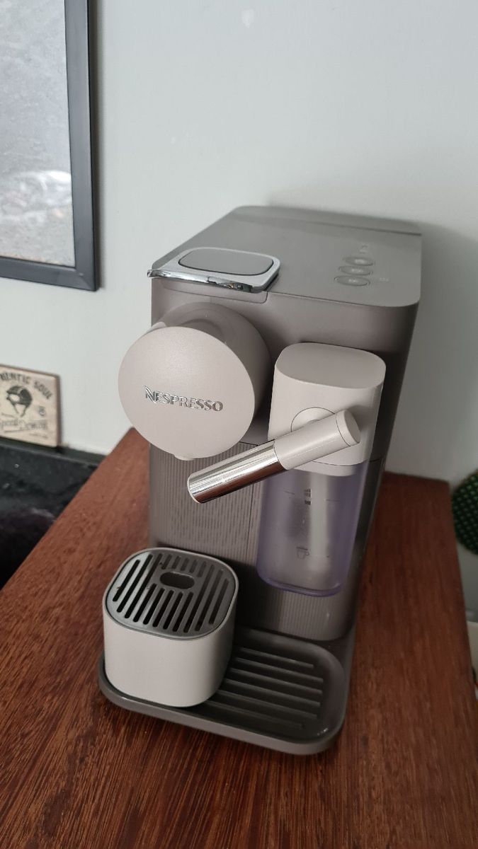 Cafeteira Nespresso Latíssima One | Eletrodoméstico Nespresso Usado 83466497 | enjoei