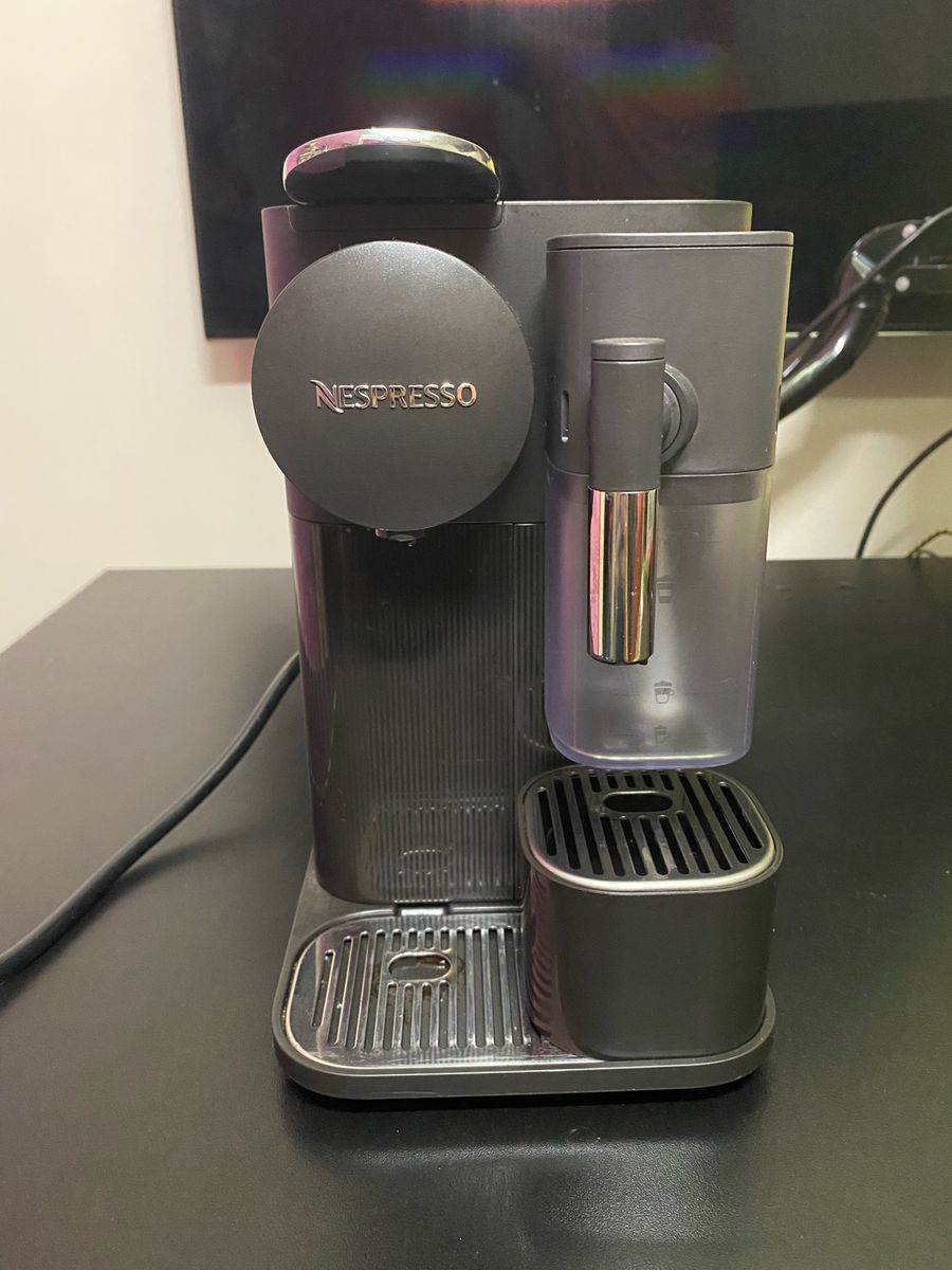 Cafeteira Nespresso Lattissima One 110v | Eletrodoméstico Nespresso Usado 110064165 | enjoei