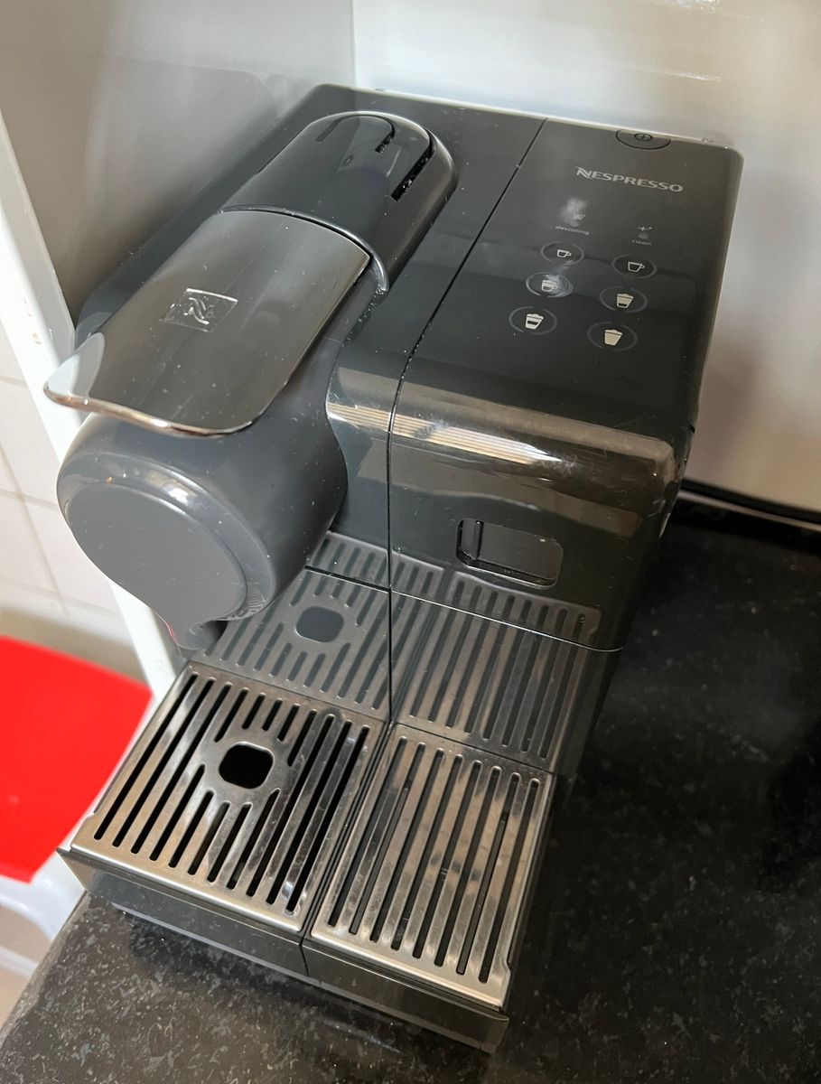 Cafeteira Nespresso Lattissima | Móvel p/ Casa Nespresso Usado 93134625 | enjoei