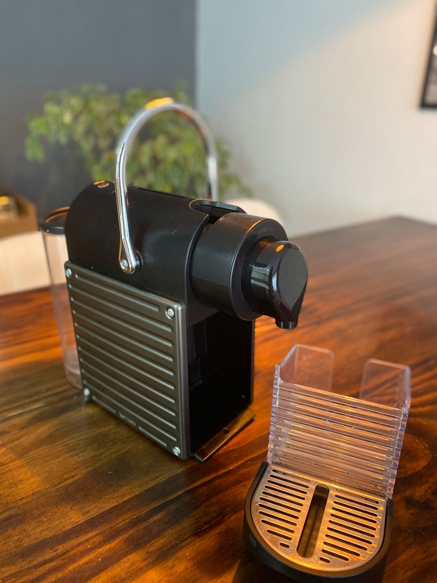 Cafeteira Nespresso Pixie C60 | Eletrodoméstico Nespresso Usado ...