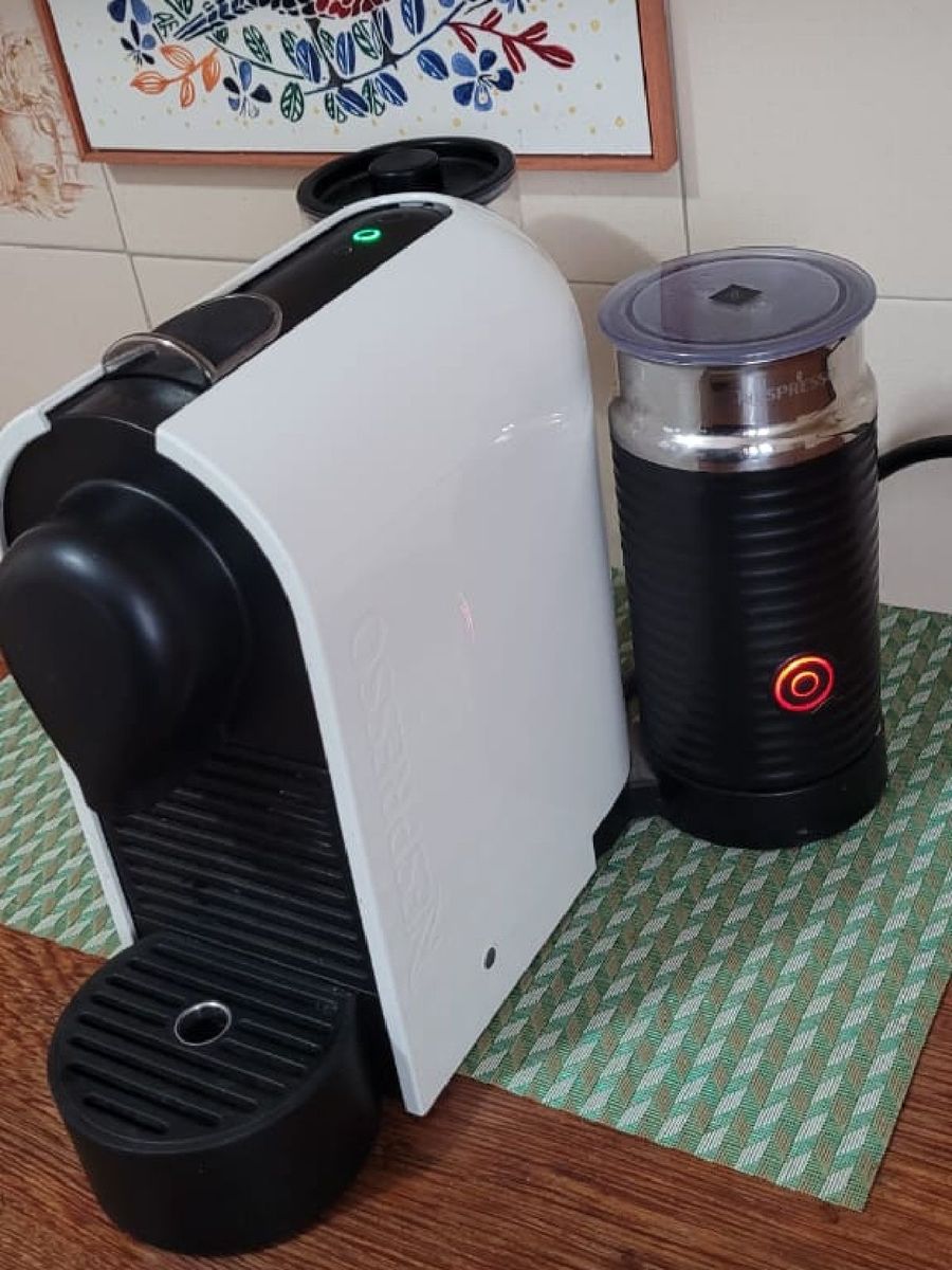 Cafeteira Nespresso Umilk com Aeroccino Acoplado | Móvel de Cozinha Nespresso Usado 77179011 ...