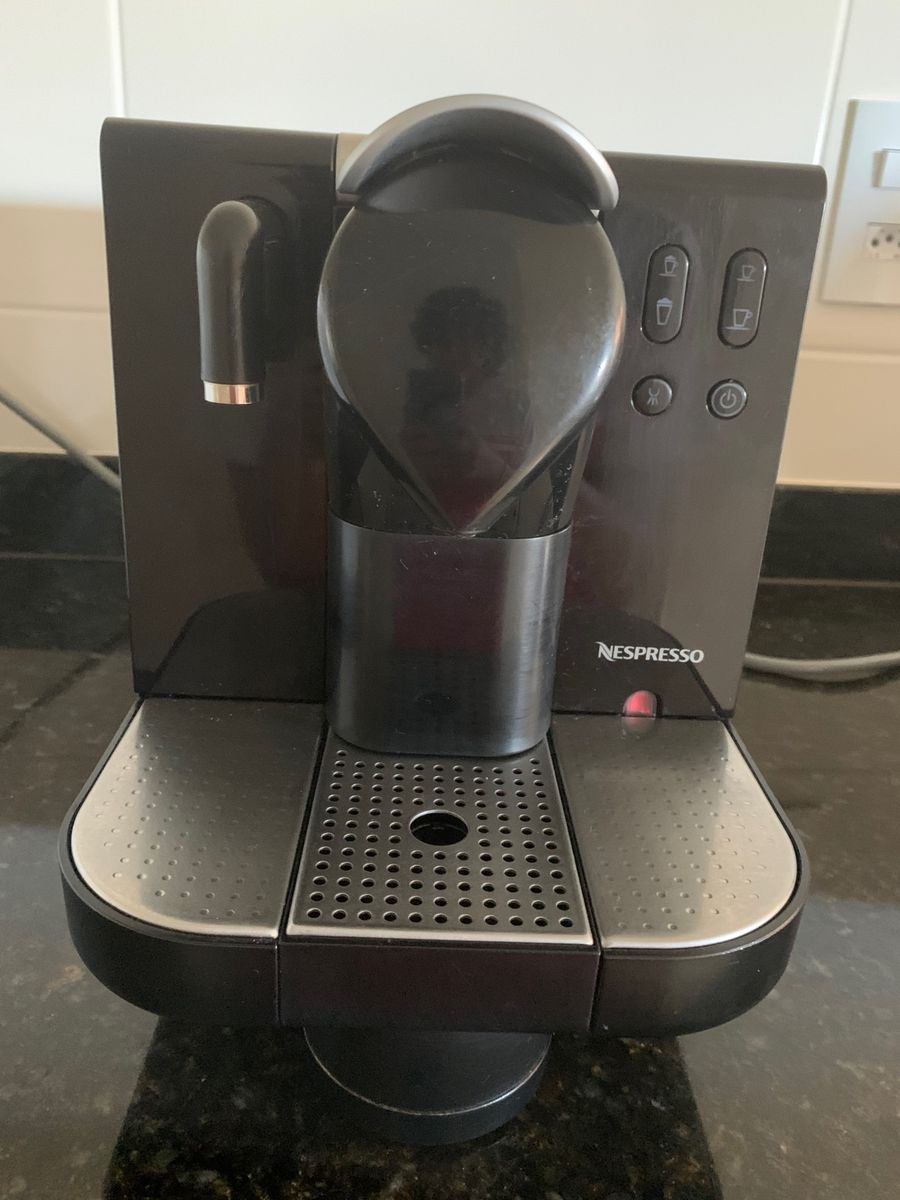 Cafeteira Nespresso (vazando Água) | Móvel de Cozinha Nespresso Usado 83042546 | enjoei