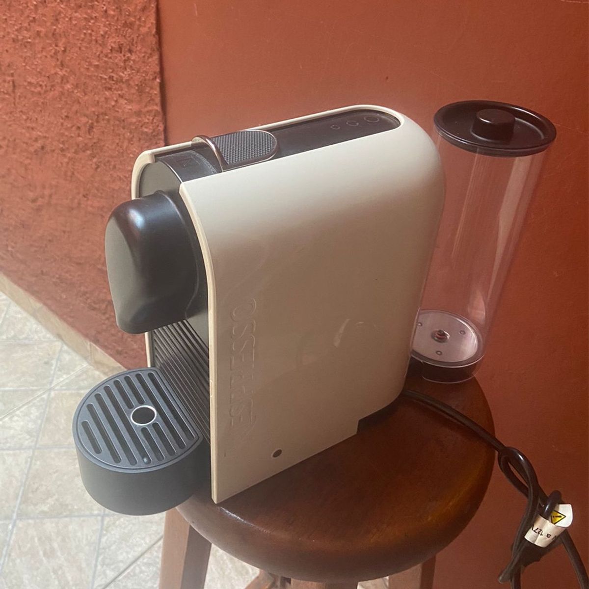 Cafeteira Nespresso | Móvel de Cozinha Nespresso Usado 78799705 | enjoei