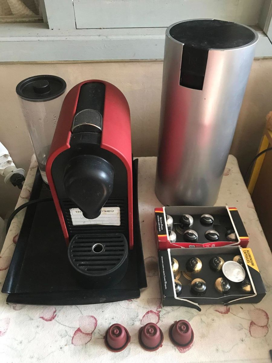 Cafeteira Vermelha Nespresso C50 com Café Capsulas e Porta Capsulas ...
