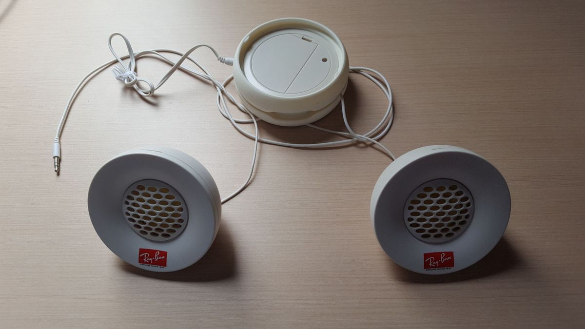 Caixas / Caixinhas de Som Ray Ban | Item de Música Ray Ban Usado ...