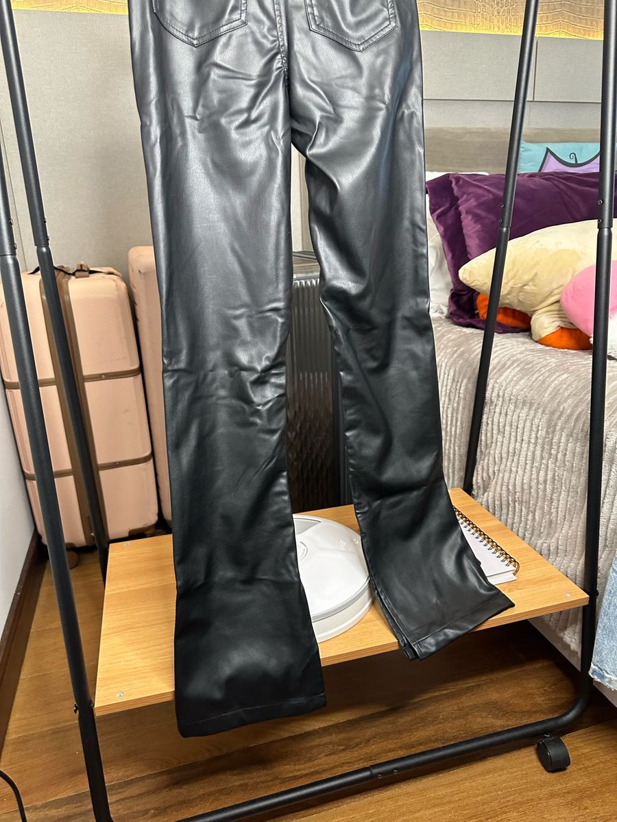 Calça Couro Fake Zara Boca de Sino | Calça Feminina Zara Usado ...