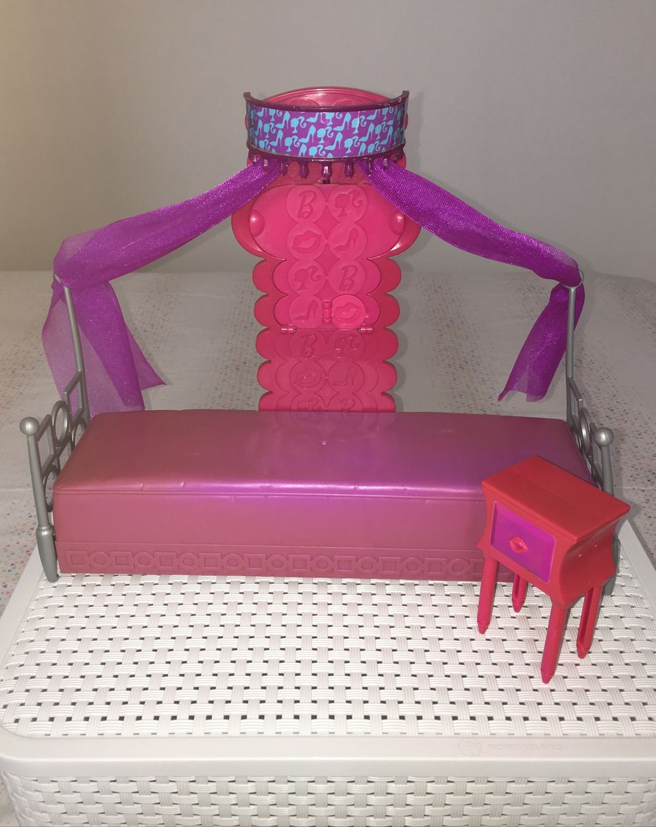 Cama da Barbie com Espelho e Criado | Brinquedo Barbie Usado 36778929 ...