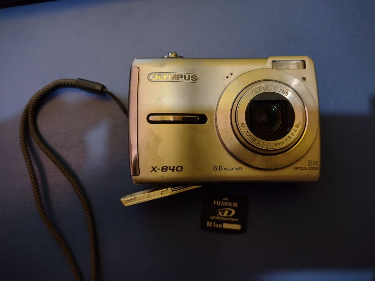 Câmera Fotográfica Digital a Pilha Olympus, X-840, 8,0 Megapixel, 5x ...