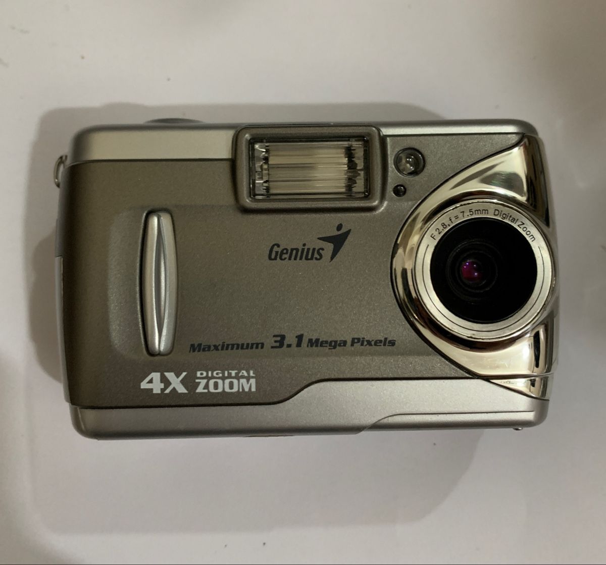 Câmera Fotográfica Digital Genius 3.1 Mega Pixels D211 | Máquina ...