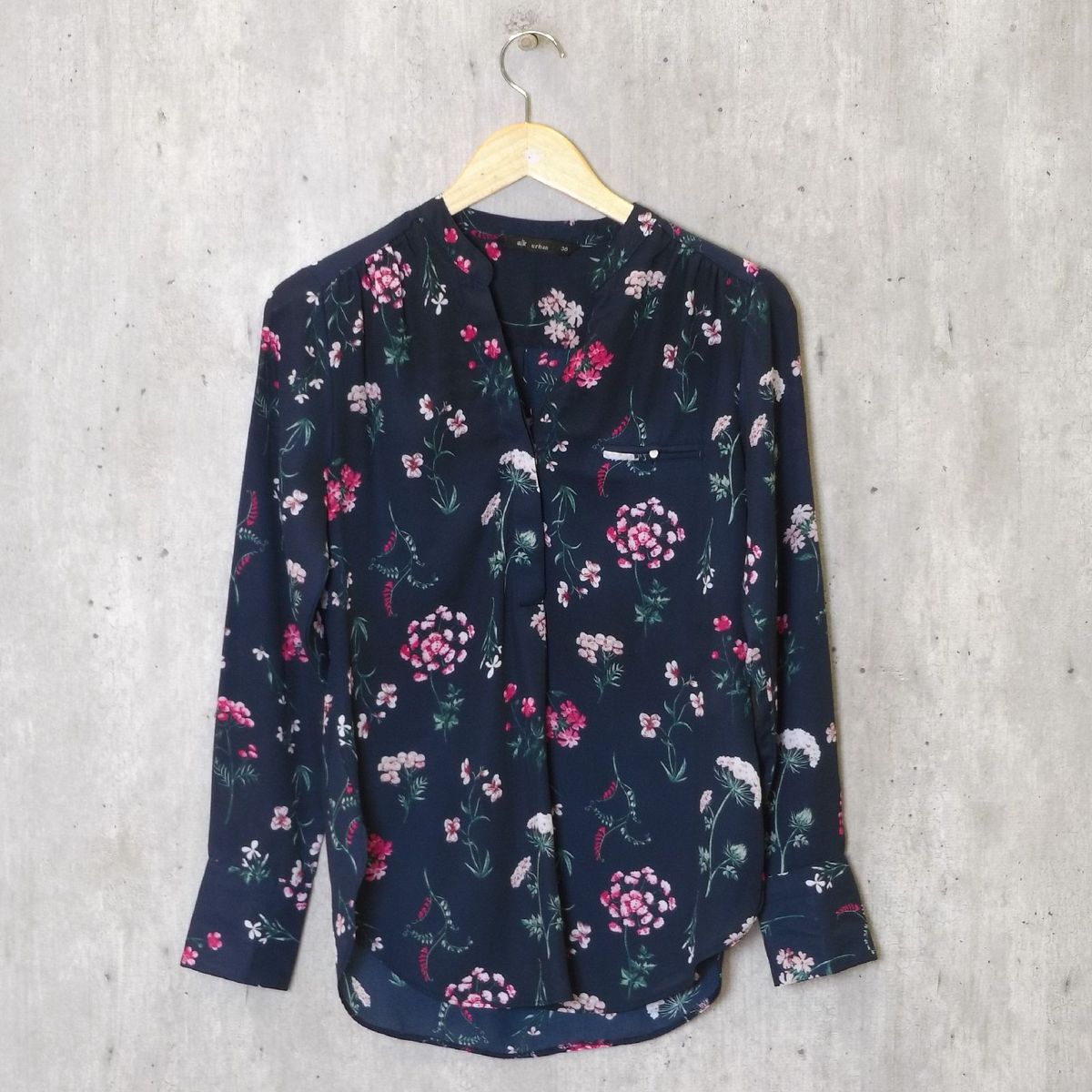 Camisa Azul Marinho Estampa de Flores Ak Urban | Camisa Feminina Ak ...