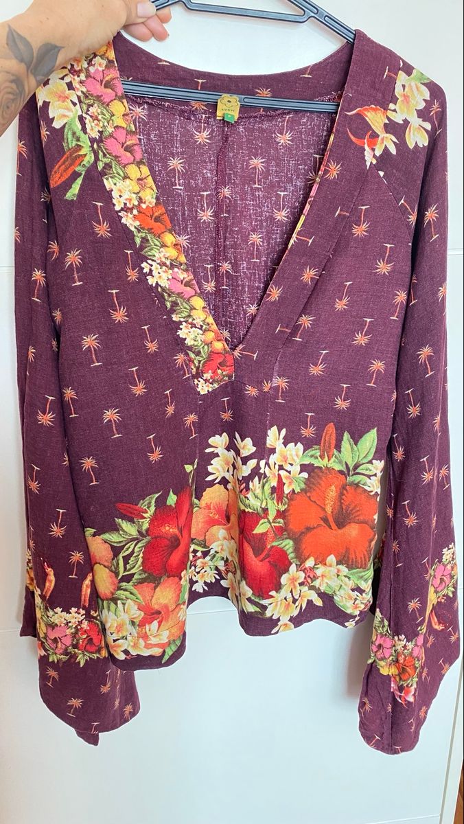 Camisa Manga Longa Tipo Morcego Farm | Camisa Feminina Farm Usado ...