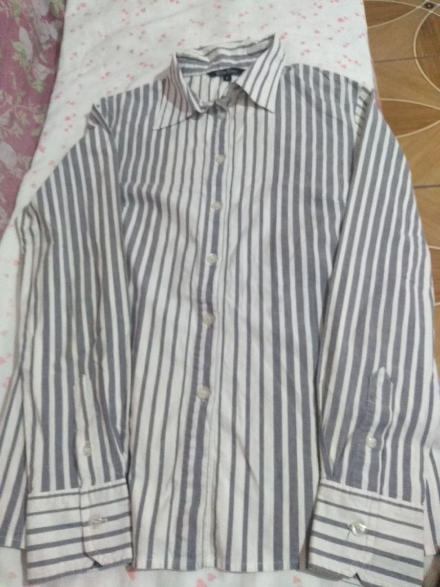 Camisa Riscada Branca e Cinza. | Camisa Feminina Collins Usado 52130309 ...