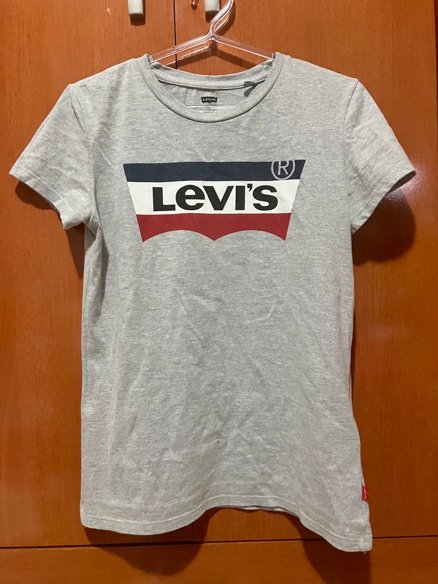 Camiseta Levis | Camiseta Feminina Levi's Usado 84691994 | enjoei