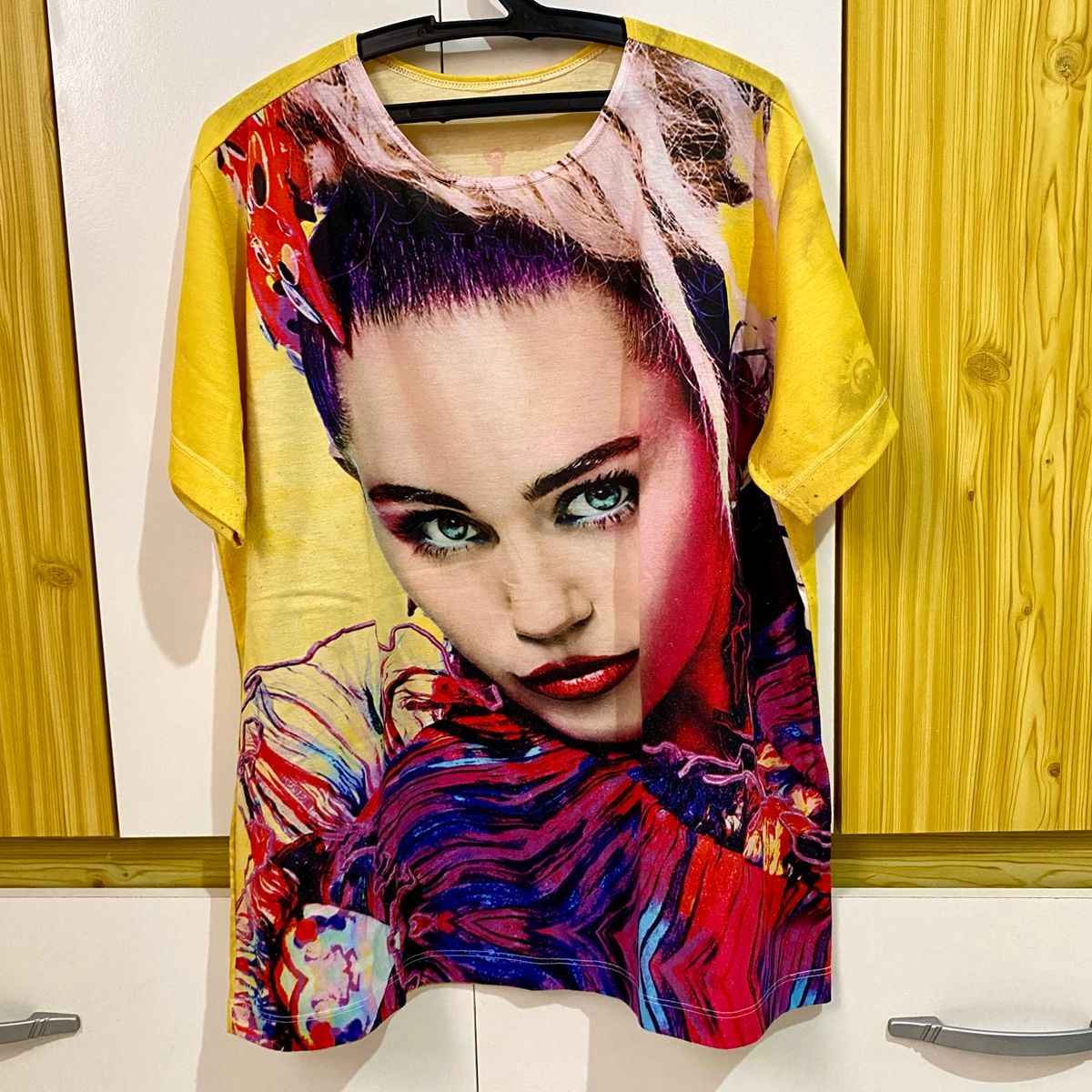 Camiseta Miley Cyrus Bangerz Era Amarela | Blusa Feminina Allmadas ...