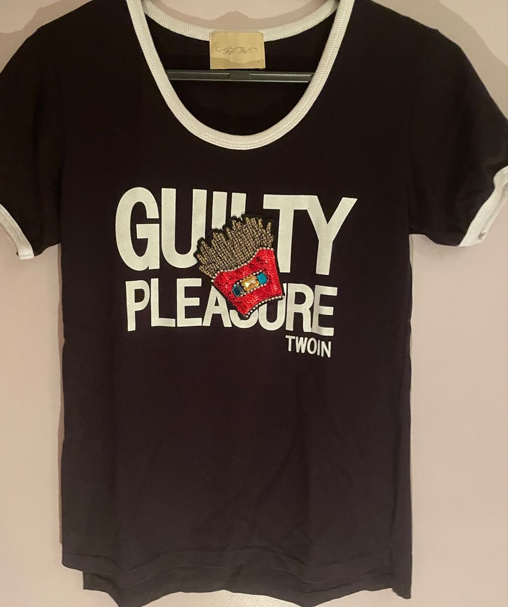 Camiseta Preta Batata Frita Guilty Pleasure Twoin | Camiseta Feminina ...