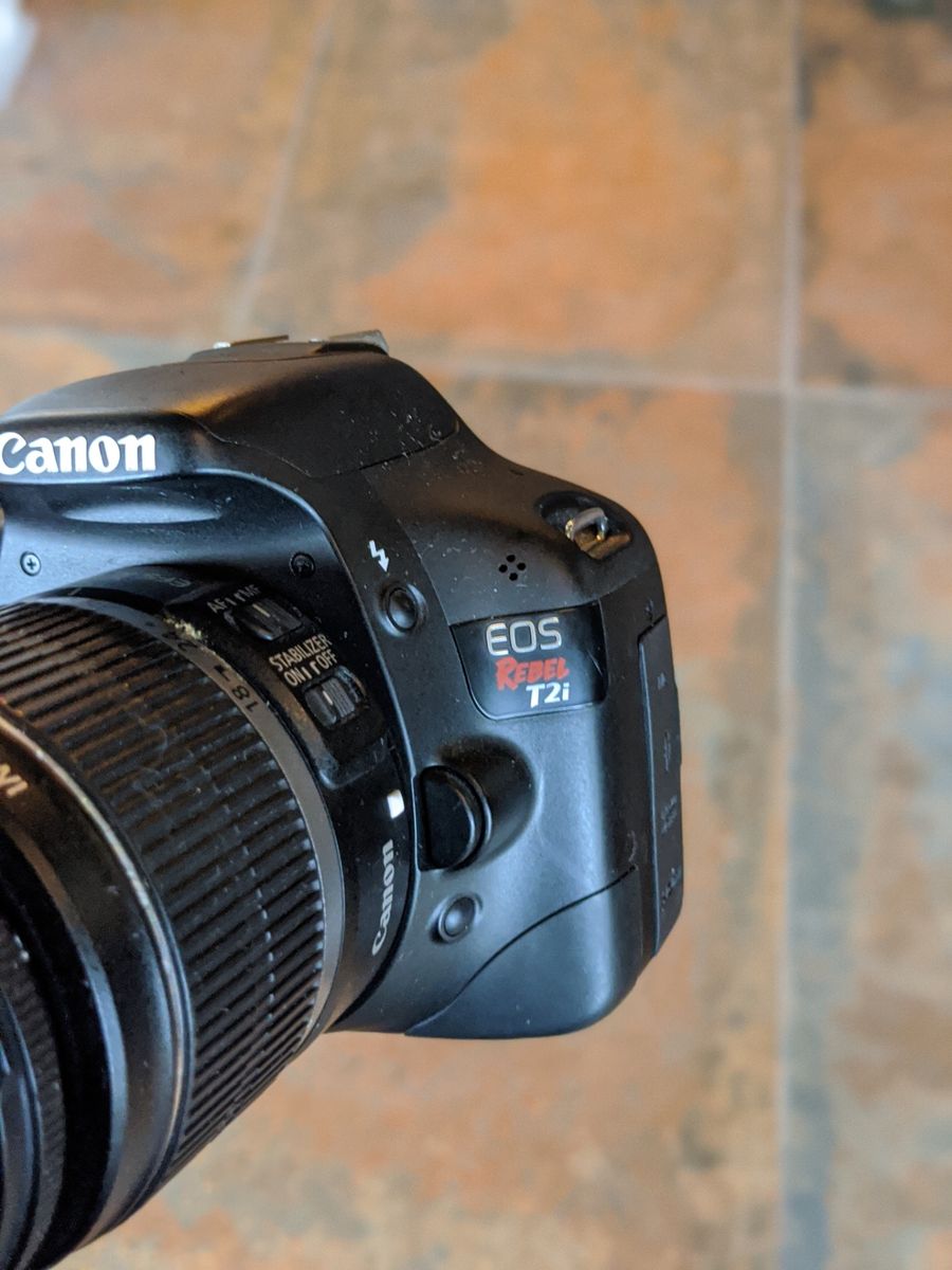 Canon Rebel T2i com Lente 18-55mm | Cacareco Canon Usado 42606793 | enjoei