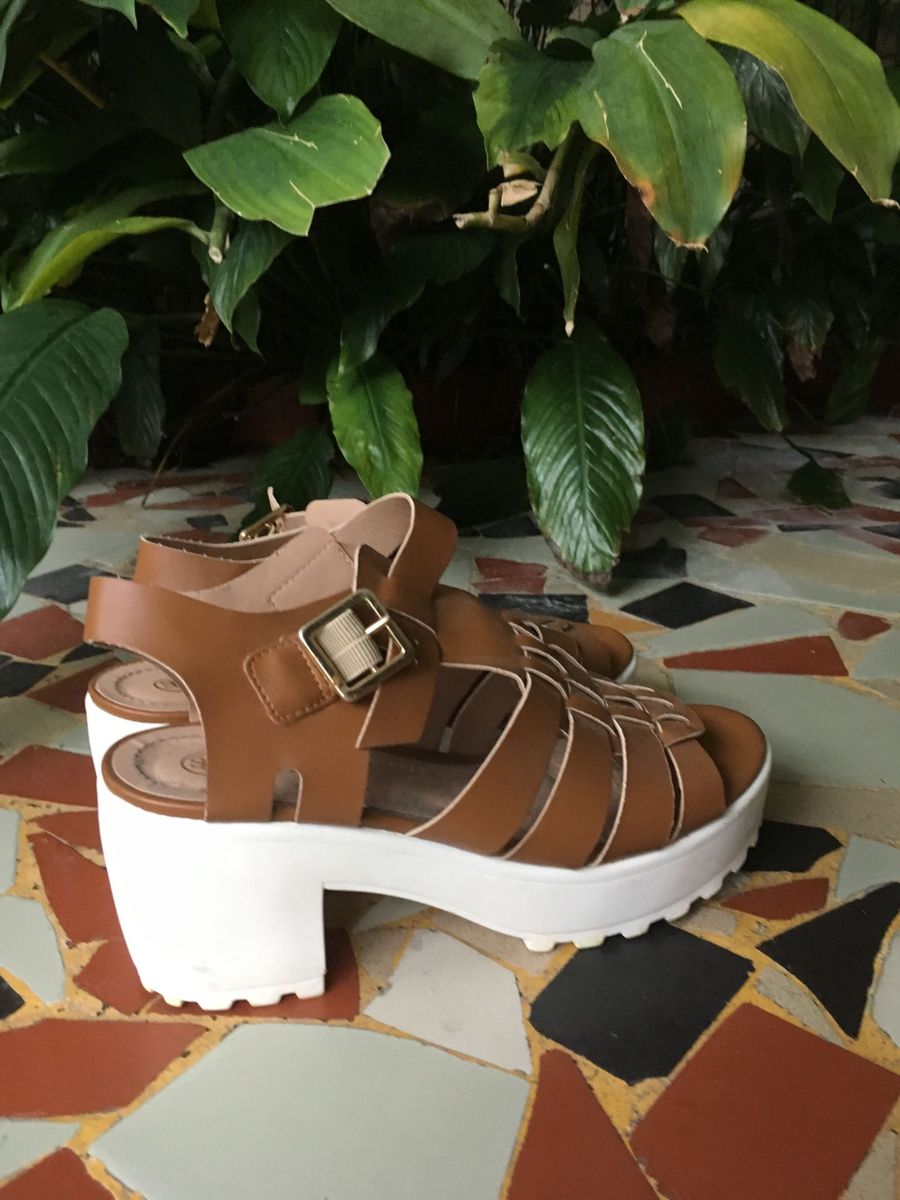 Caramelo e Levinha | Sandália Feminina Usado 31457833 | enjoei