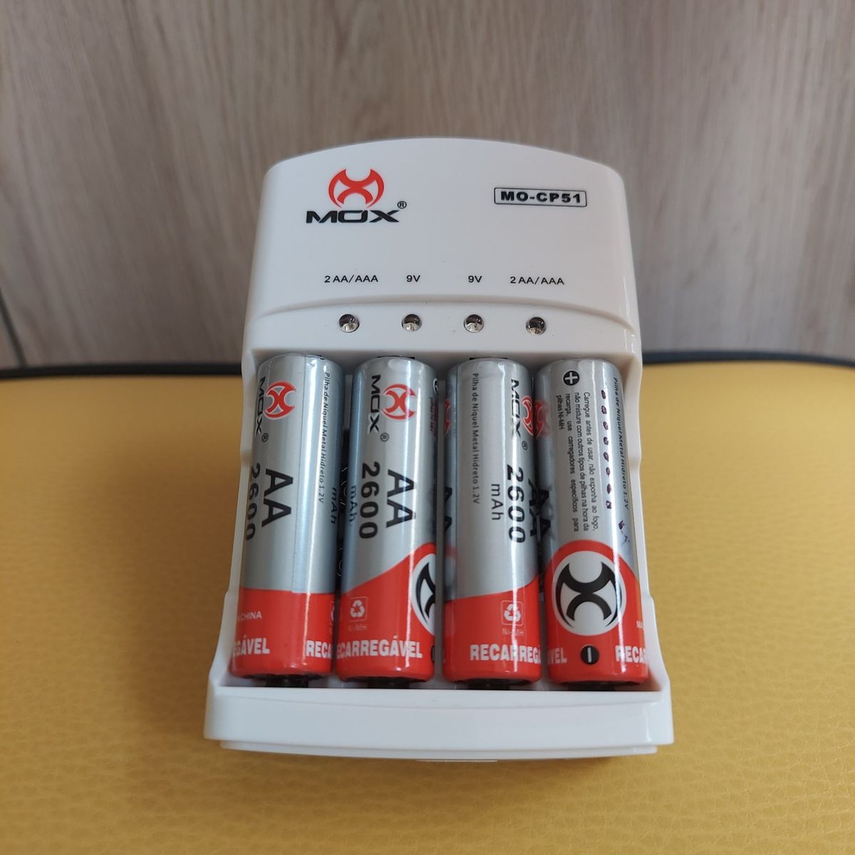 Carregador de Pilhas Mox com 8 Pilhas Recarregáveis | Item Info ...