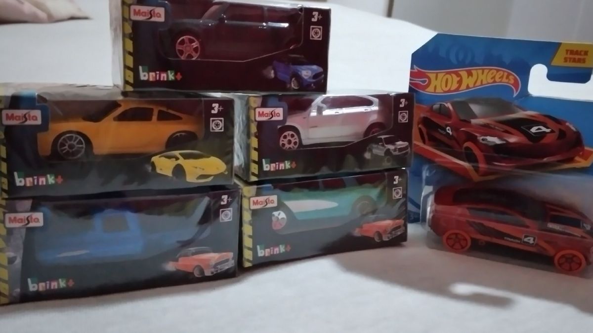 06 Carrinho De Ferro Hotwheels Brinquedo Hotwheels Nunca Usado