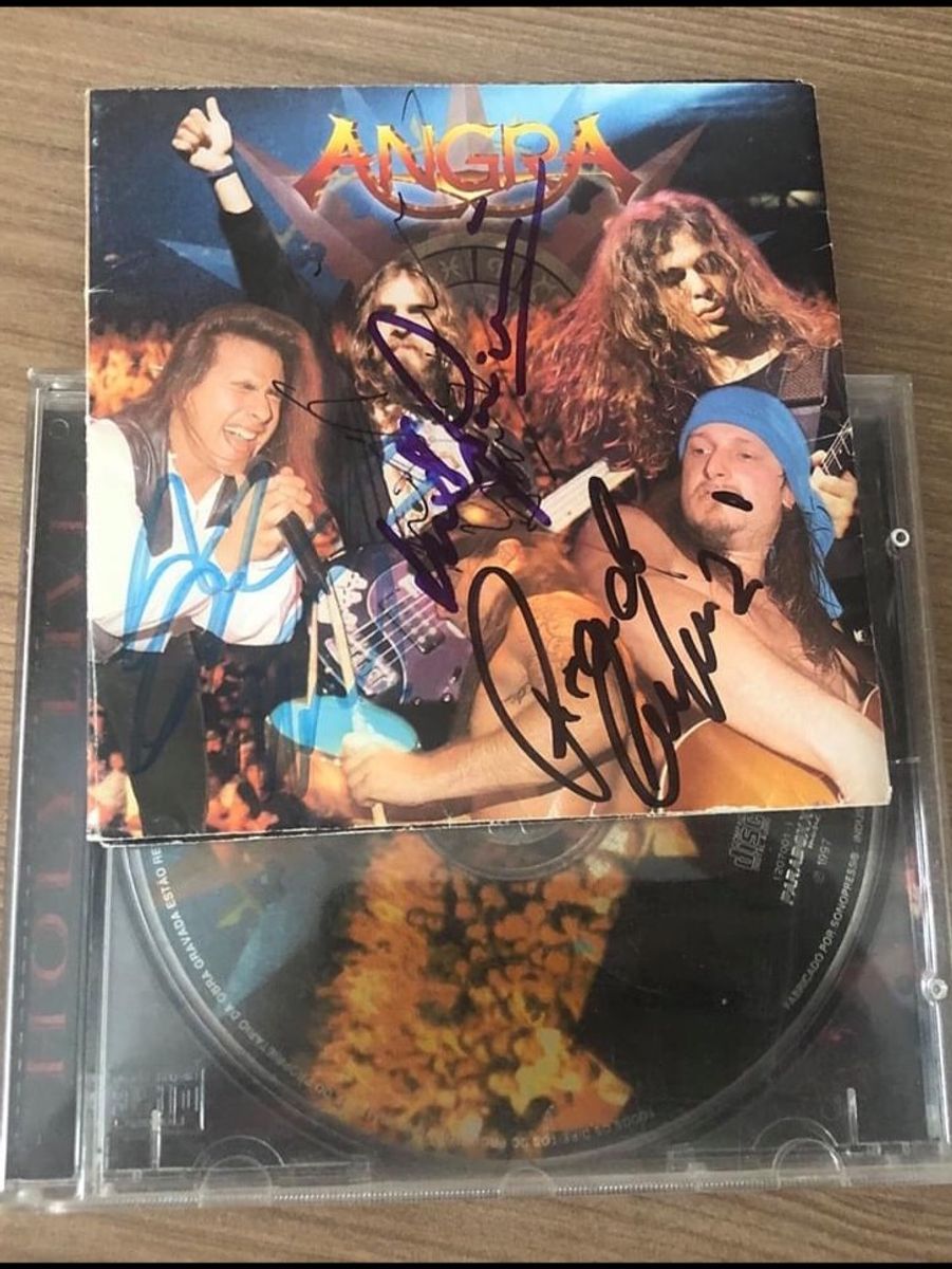 Cd Angra - Holy Live Autografado | Item de Música Usado 44760434 | enjoei
