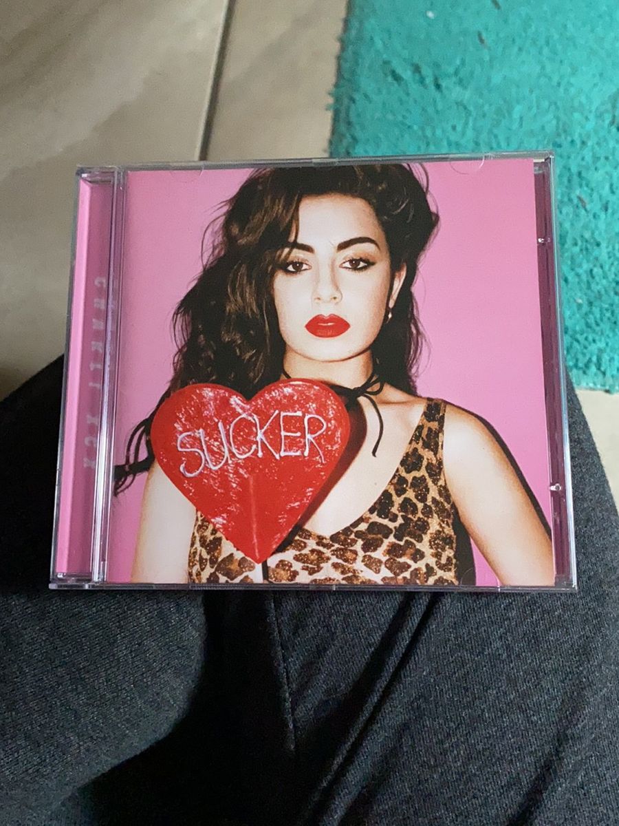 Cd Charli Xcx Sucker | Item de Música Sucker Nunca Usado 54702660 | enjoei