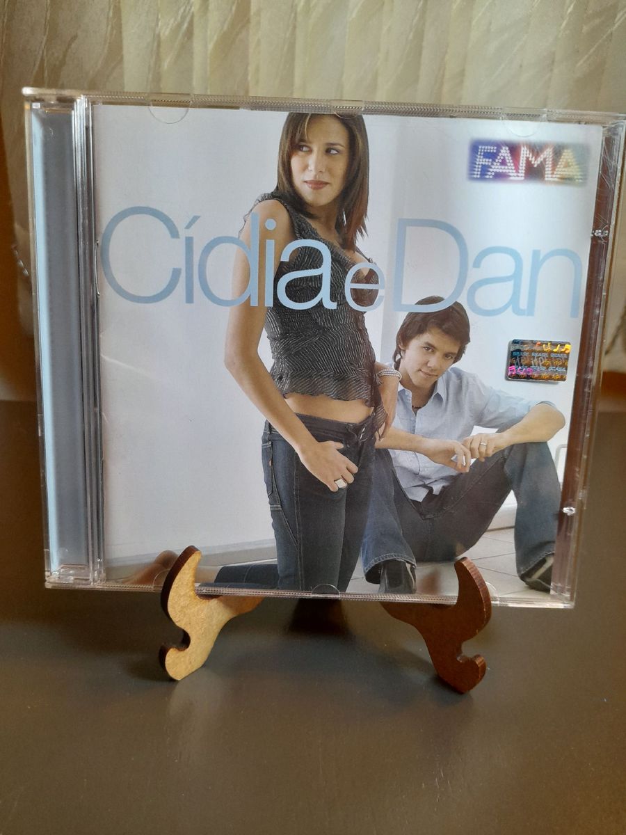 Cd Cidia e Dan - Fama | Item de Música Cd Usado 73401690 | enjoei