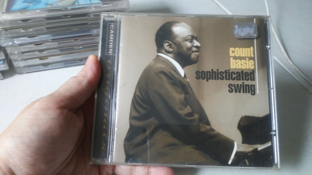 Cd Count Basie Sophisticated Swing | Item de Música Usado 76501498 | enjoei