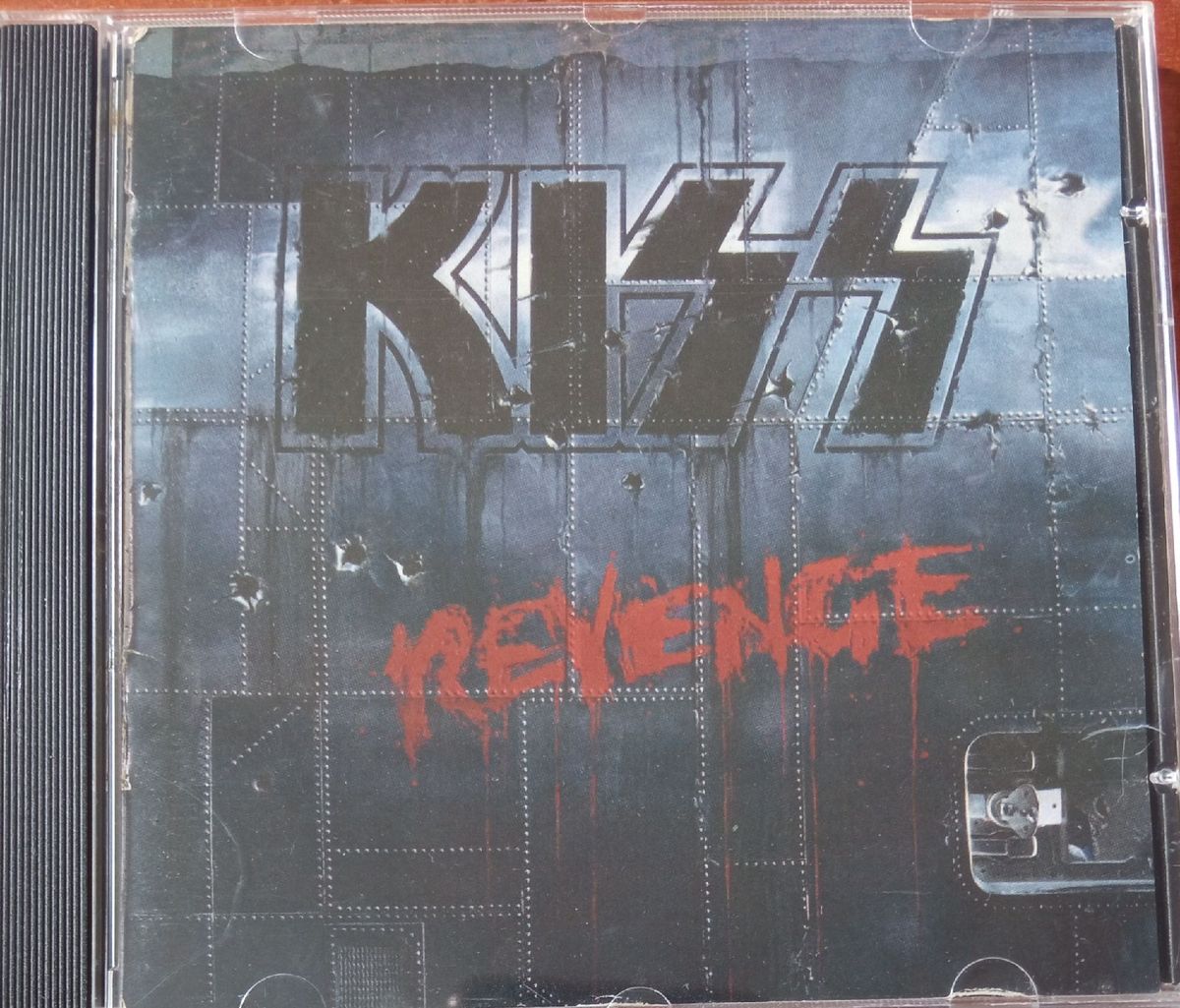 Cd Kiss Revenge-1992 | Item de Música Usado 76643328 | enjoei