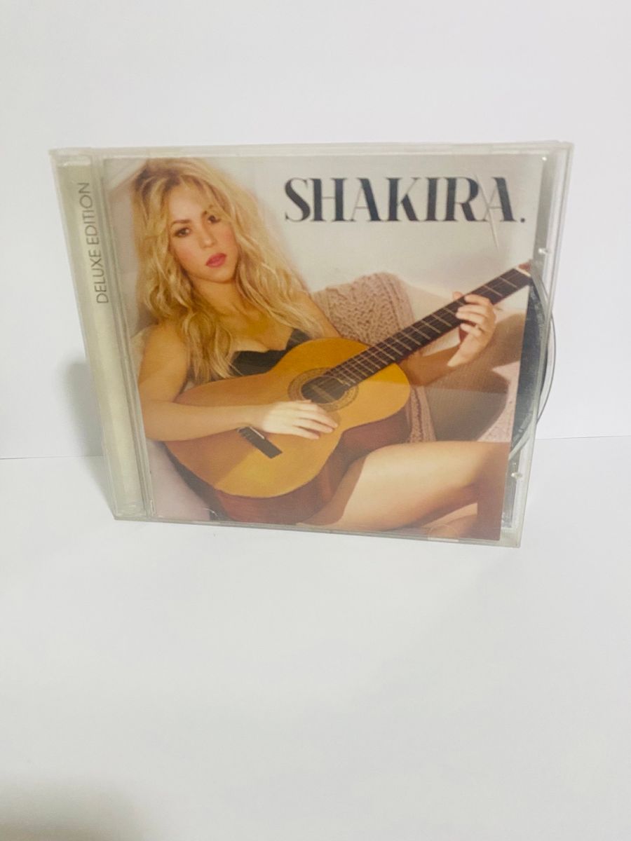 Cd Shakira Deluxe Version | Item de Música Usado 83378965 | enjoei