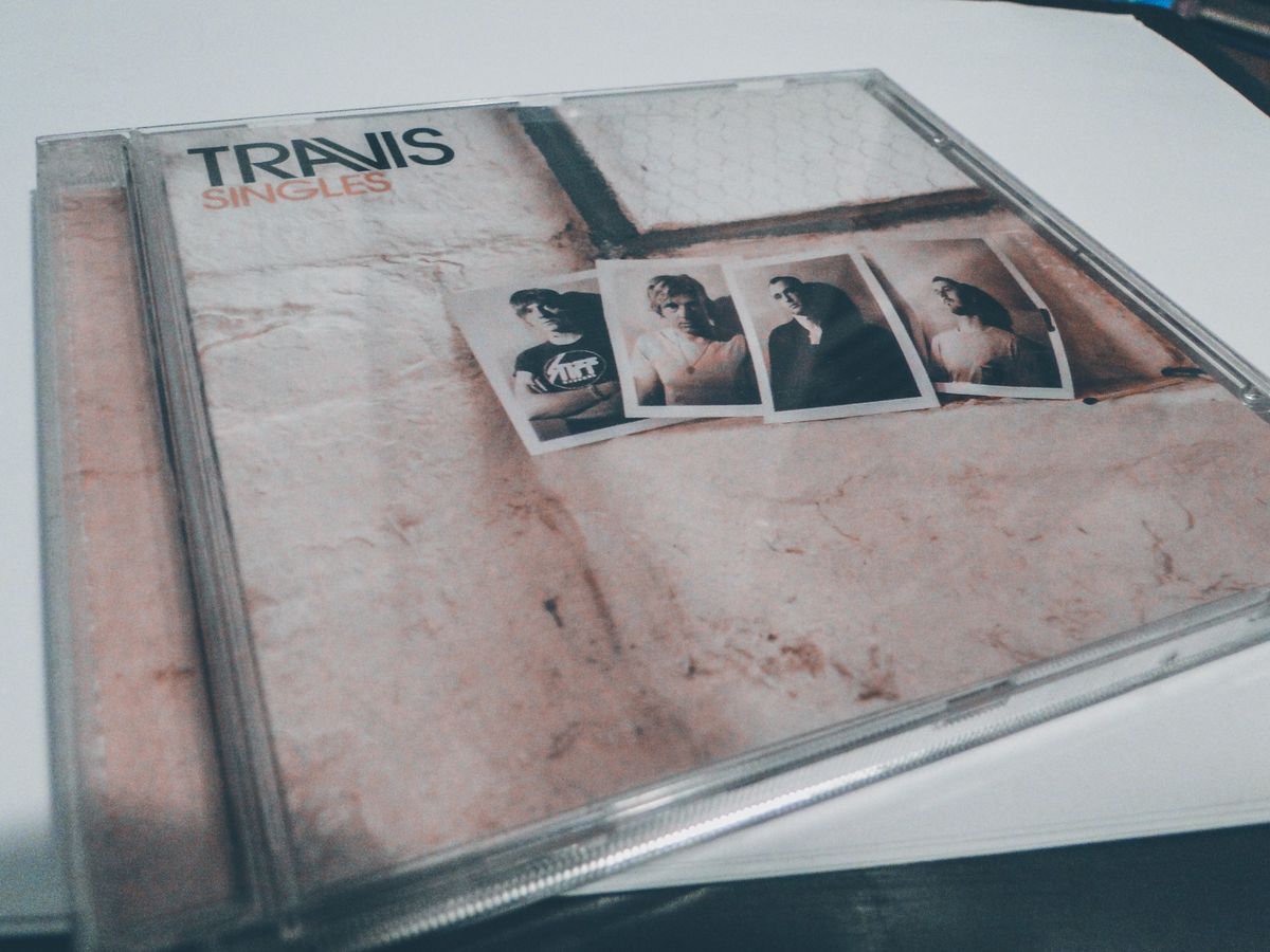 Cd - Travis - Singles | Item de Música Usado 45998037 | enjoei