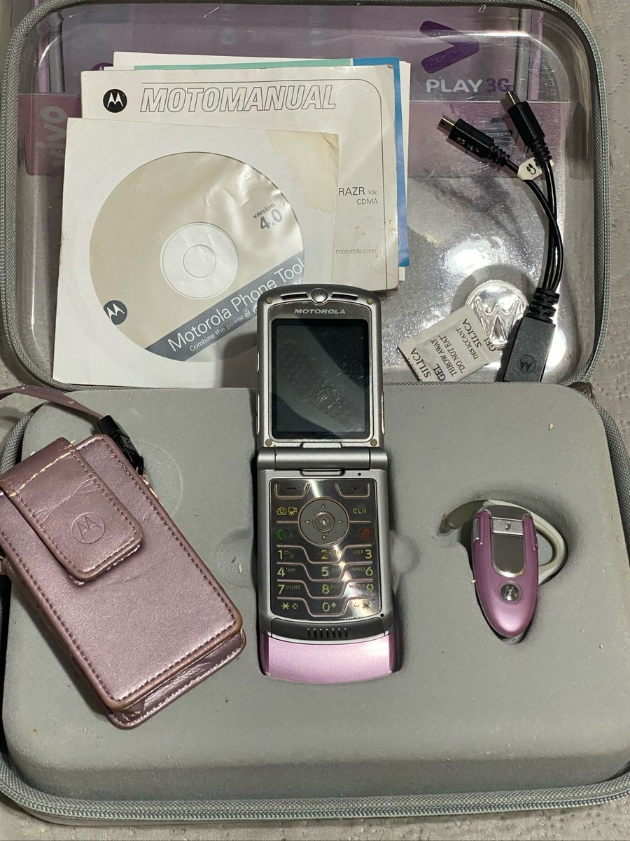 Celular Antigo V3 Rosa | Produto Vintage e Retro Motorola Usado 56733232 | enjoei