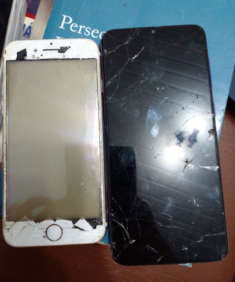 Celular Quebrado | Iphone Iphone E Sansung Usado 69114345 | enjoei