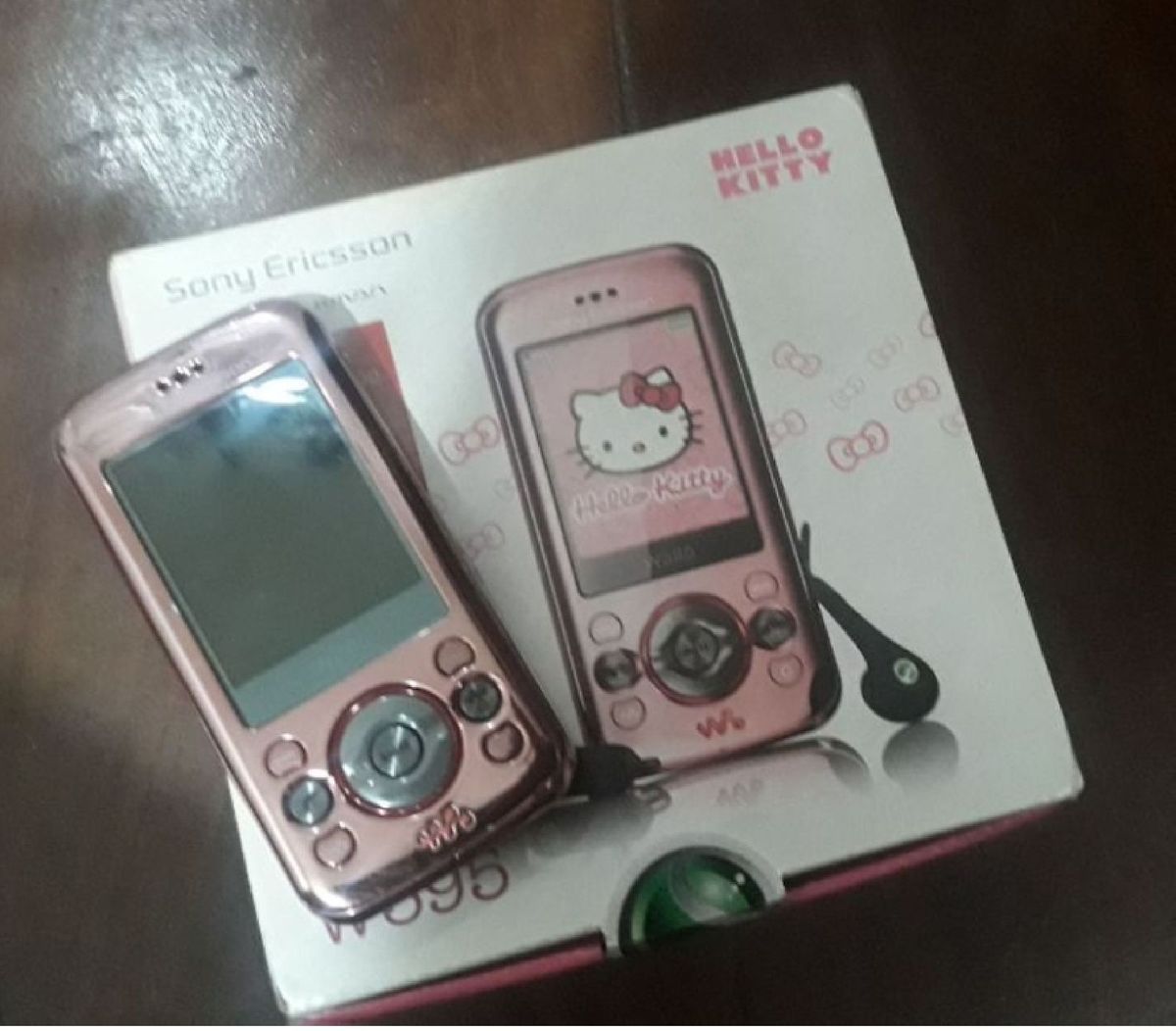 Celular Sony Hello Kitty | Celular Sony Usado 40092232 | enjoei