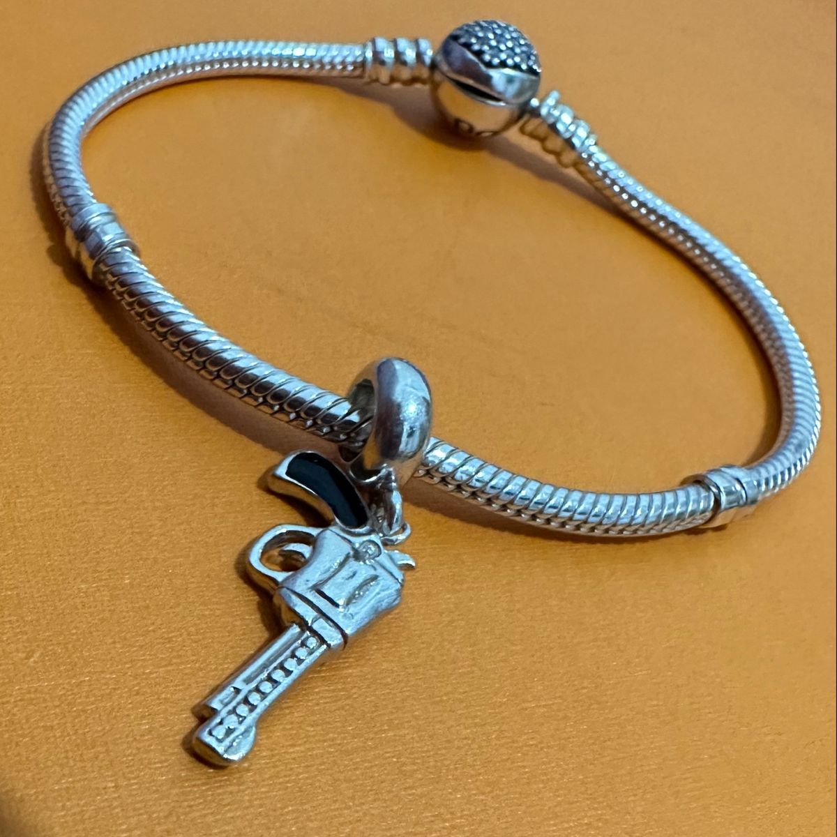 Charm Berloque Revólver | Jóia Feminina Prata Nunca Usado 82651914 | enjoei