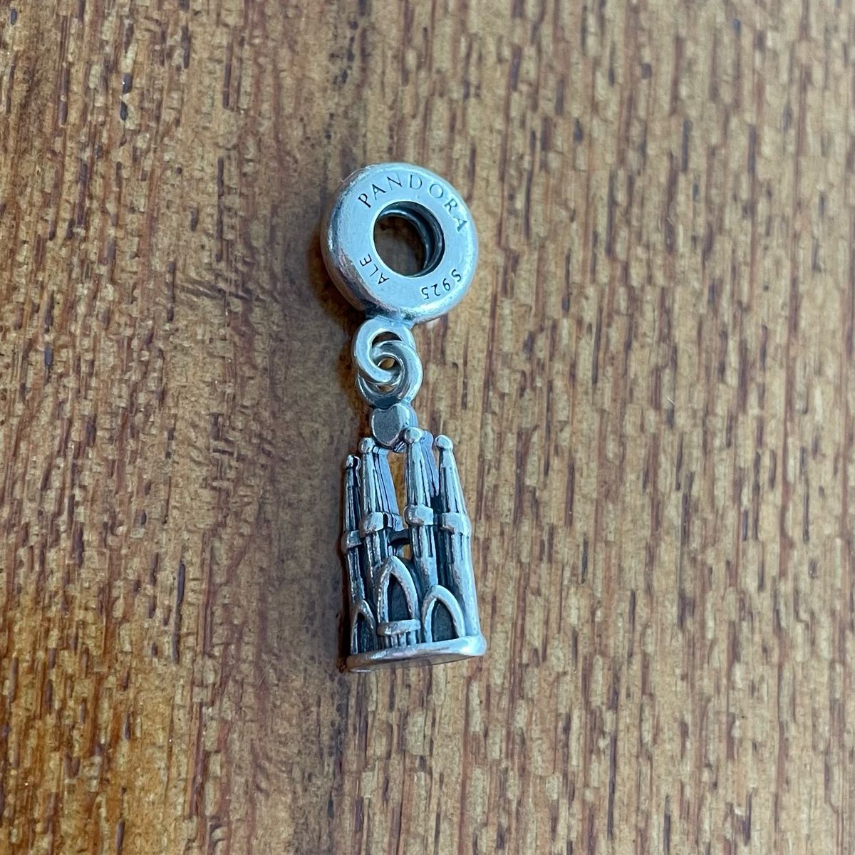 Charm de Prata Pandora Barcelona Sagrada Família Original | Jóia ...