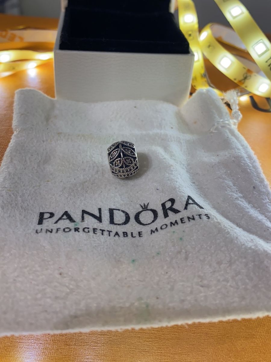 Charm Pandora Folhas Cravejado de Pedras | Jóia Feminina Pandora Usado ...