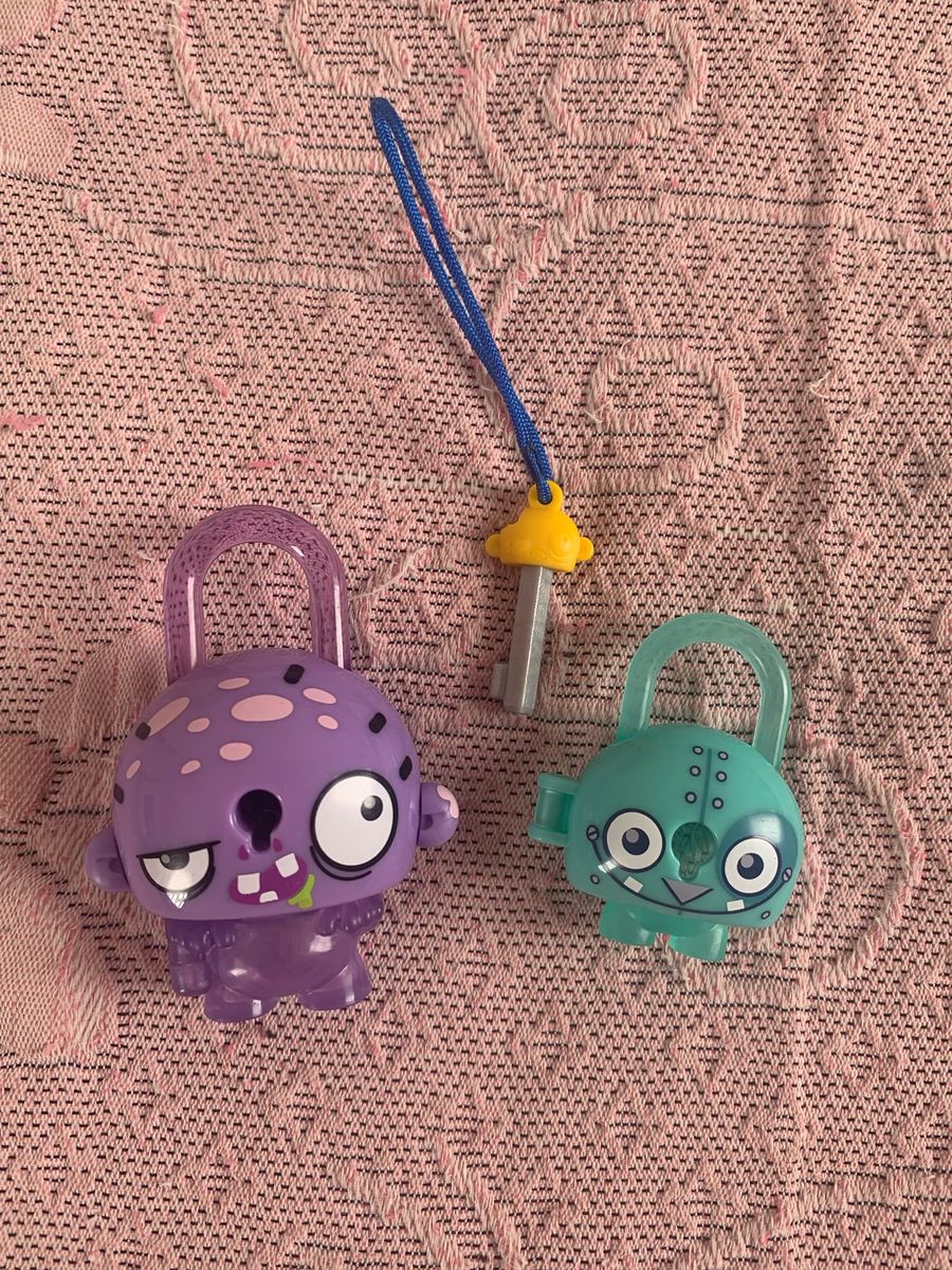 Chaveiro Lock Stars Zombie e Bichinho Verde | Brinquedo Hasbro Usado ...