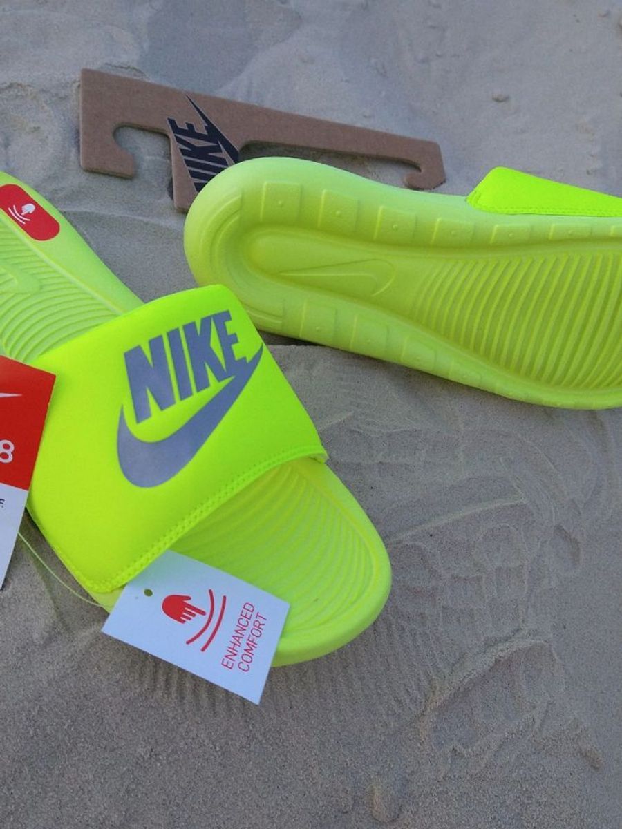 Chinelo Nike Victori One Neon Logo Cinza Edição Limitada | Sandália ...