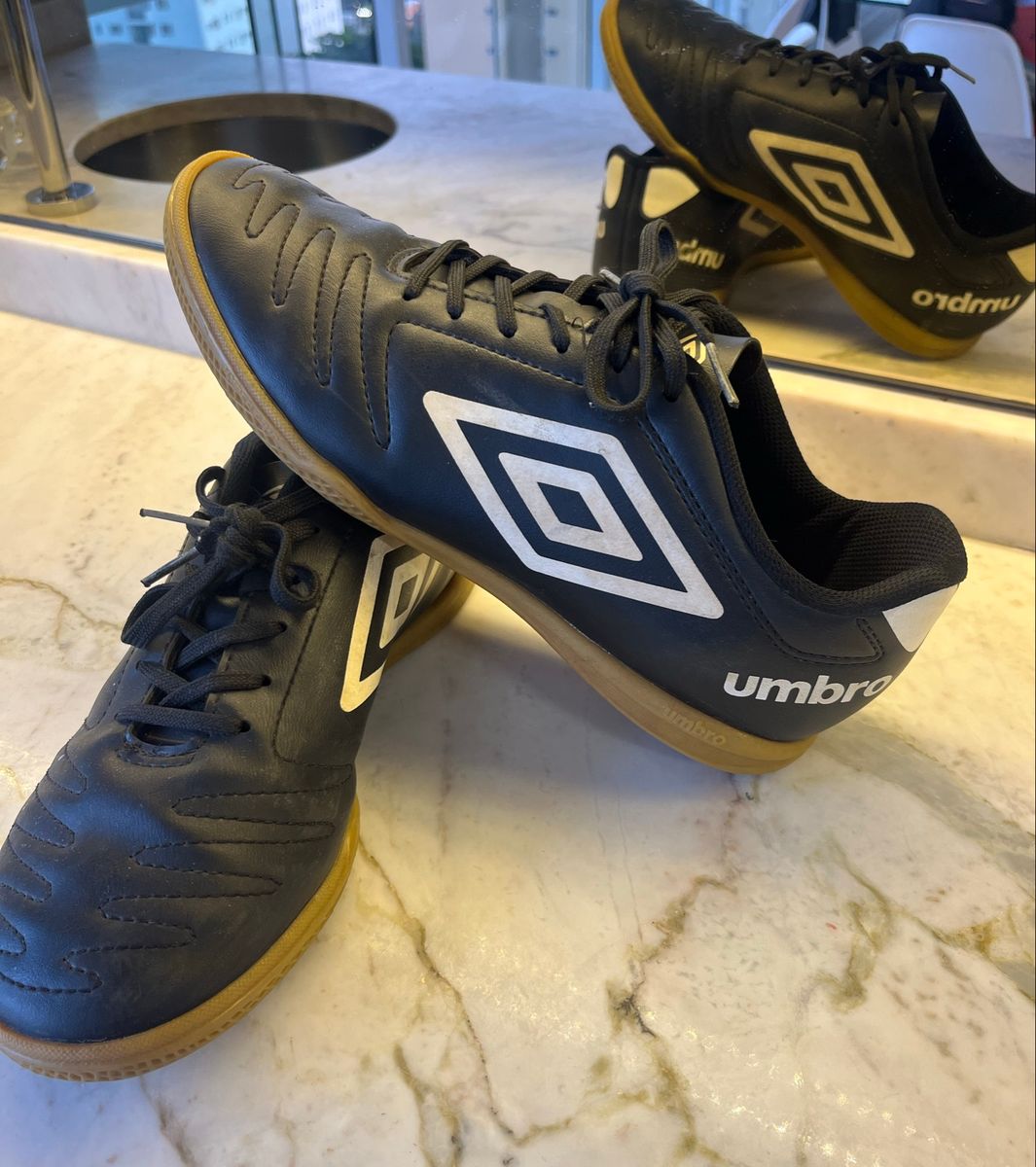 Chuteira Futsal Umbro Tam 39 - Praticamente Nova | Tênis Masculino Umbro Usado 122114663 | enjoei