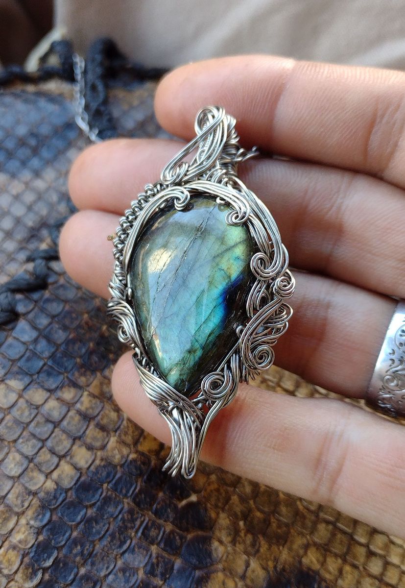 Colar Amuleto em Aço Inox com Pedra Natural Labradotira Joia Artesanal ...