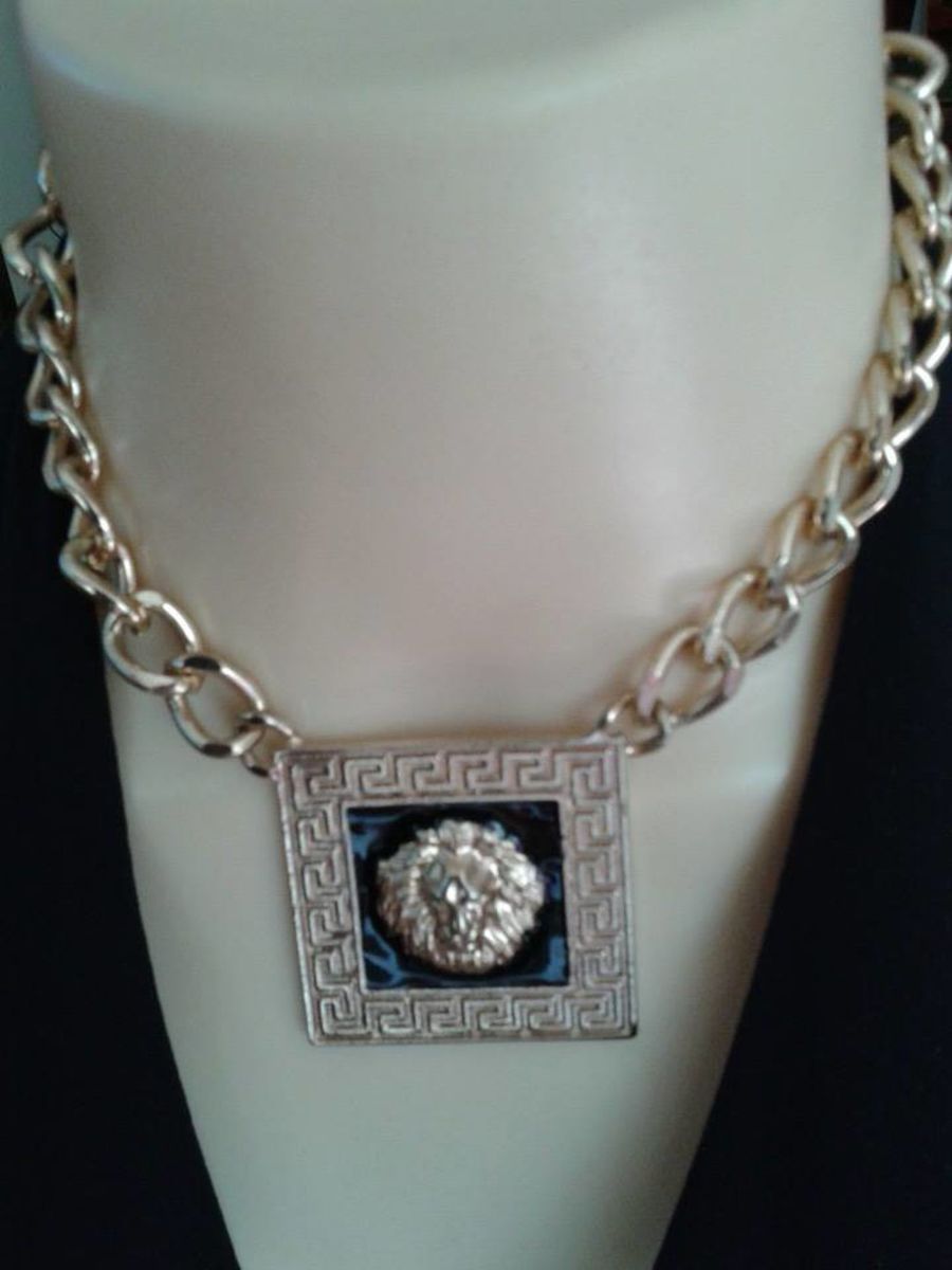 Colar Dourado Placa Estilo Versace | Bijuteria Feminina Forever 21 ...