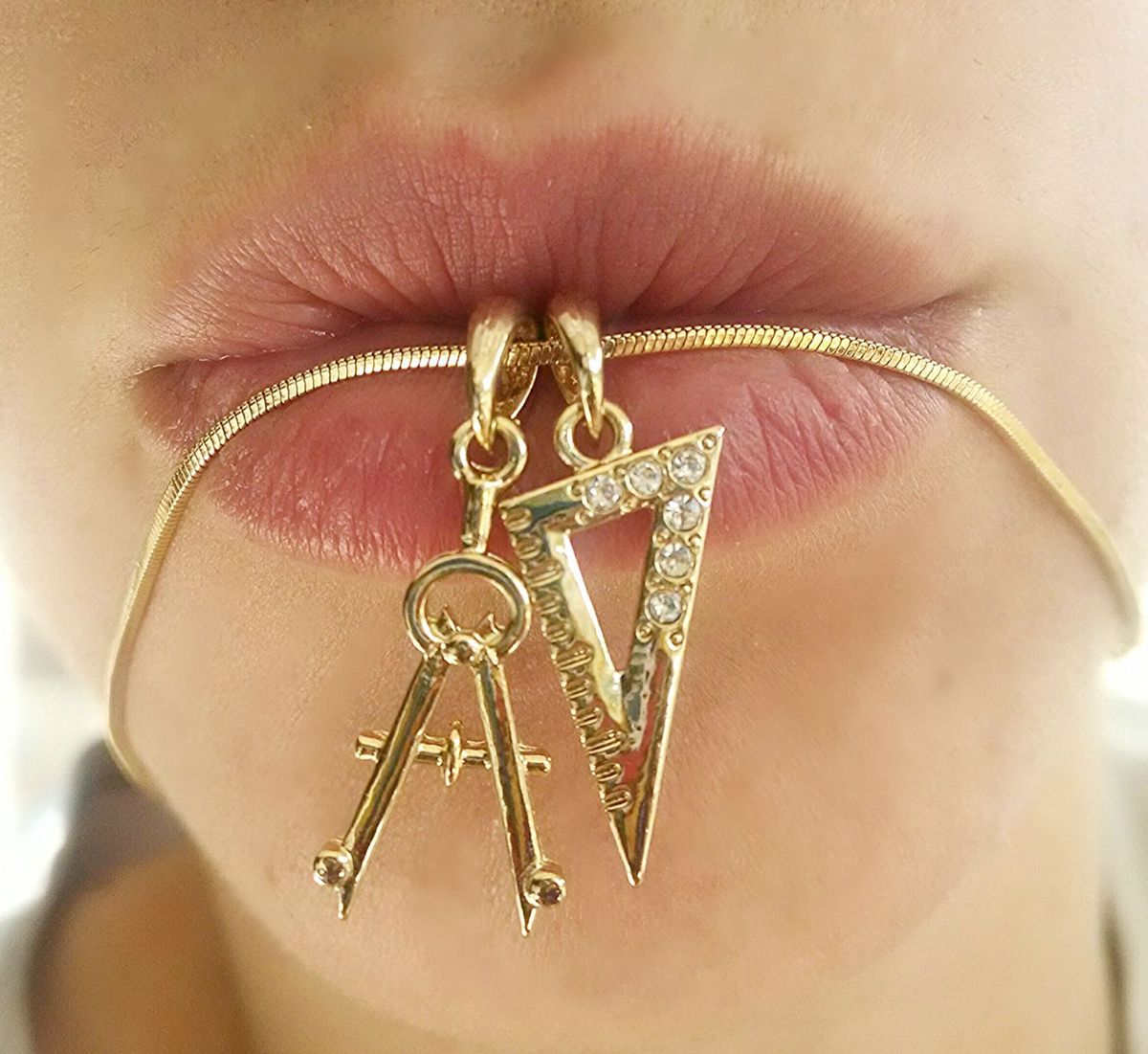 Colar Pingente Arquitetura | Bijuteria Feminina Ananda Acessórios Nunca ...