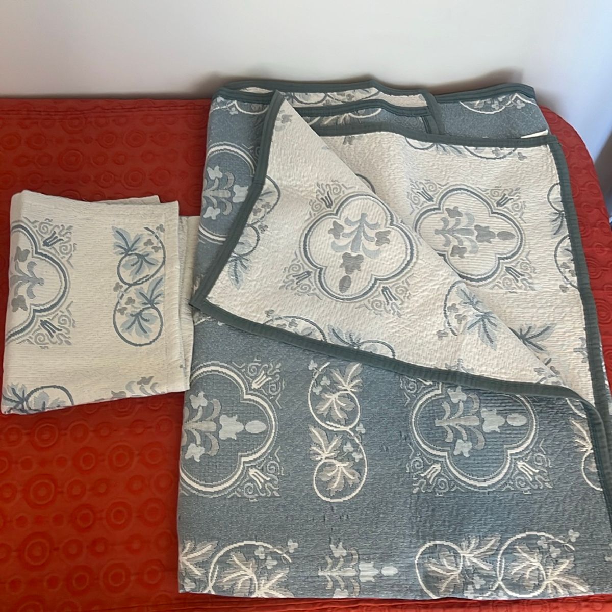 Colcha de Solteiro Dupla Face Nos Tons: Azul e Branco Mais Capa de ...