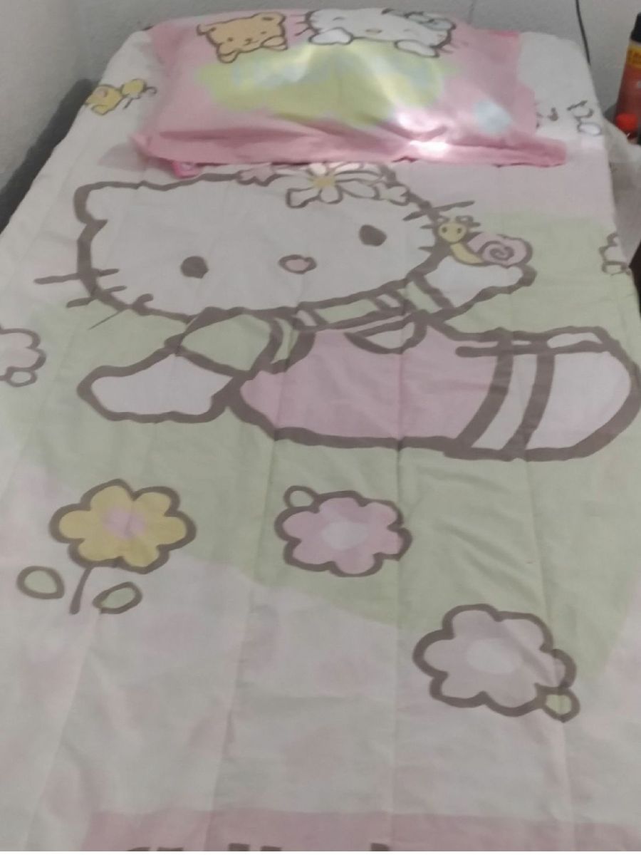 Colcha Infantil da Hello Kitty, Acompanha Fronha, Praticamente Nova ...